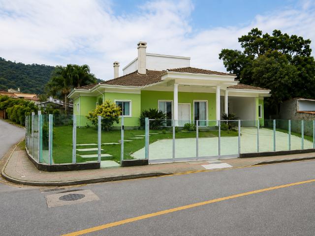 Excelente casa 3 dormitórios com piscina bairro Ponte de Baixo em São José
