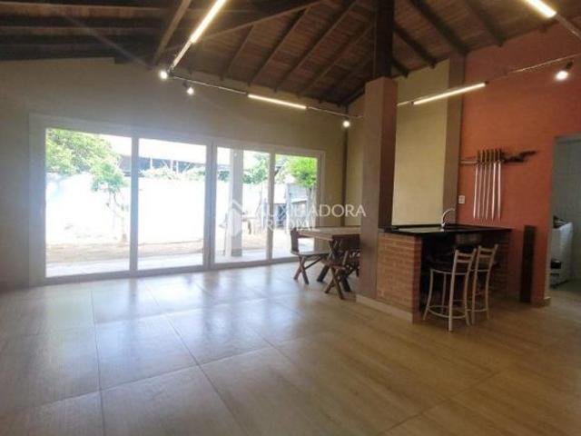 Excelente casa 3 dormitórios com suíte !