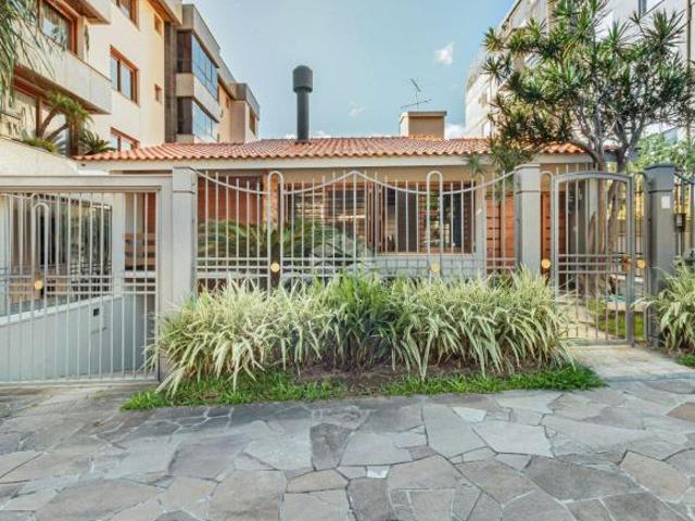 Excelente casa 3 dormitórios reformada com piscina