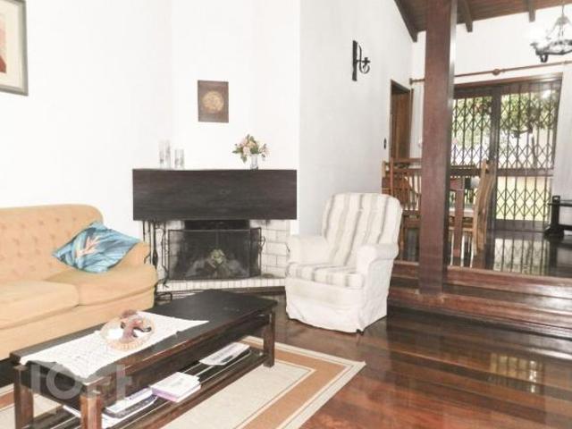 Excelente casa 3 dormitórios