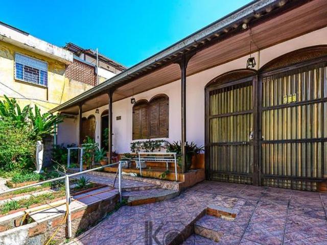 Excelente casa 3 dormitórios, 3 vagas, local não alagou !