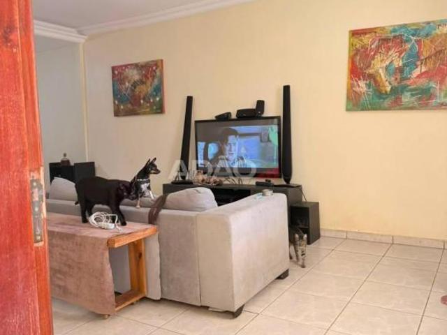 EXCELENTE CASA 3 QUARTOS A 5 MINUTOS A PÉ DO BURITI SHOPPING Casa de Rua com 3 Quarto s por R$ 7400