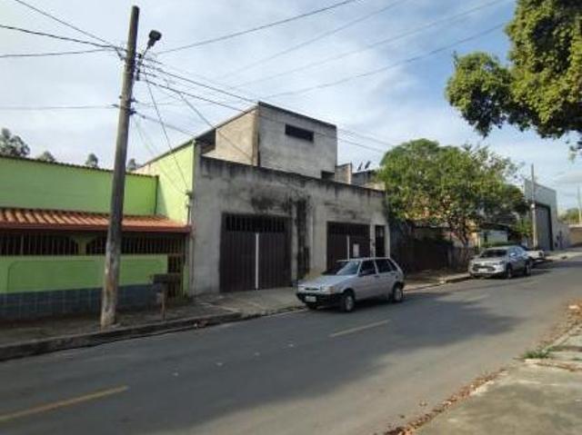 EXCELENTE CASA 3 QUARTOS E GALPAO NO SAO LUIZ