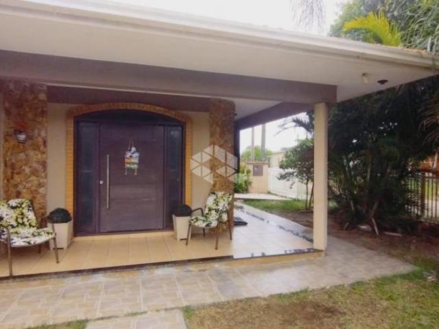 Excelente Casa terreno de esquina com duas frentes, 124 m² de Construção, Arroio