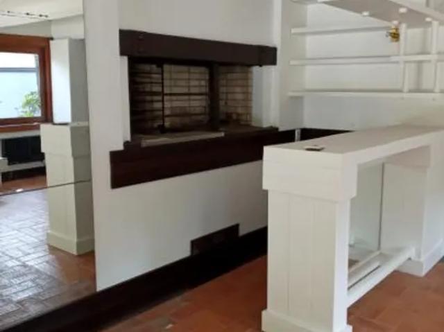 Excelente casa. Terreno de 30 X 33 metros. Bairro espetacular