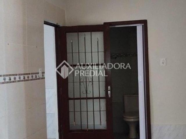 Excelente casa terrea 3 dormitórios Bairro Vila Nova em Porto Alegre