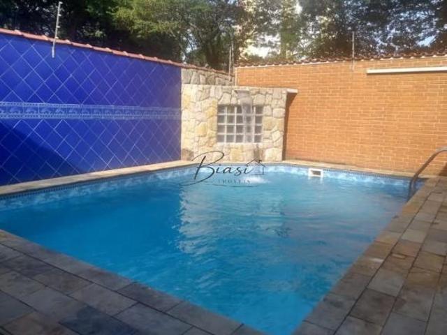 Excelente casa térrea / 04 dormitórios / Vila Industrial / Piscina / Área Gourmet / 270 m² de terren