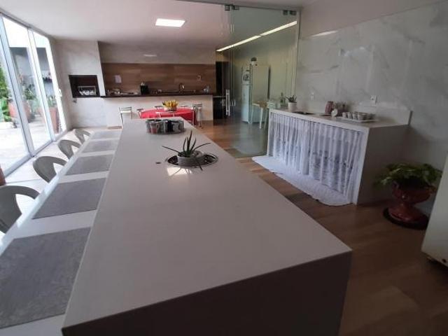 EXCELENTE CASA TÉRREA 302m²: RUA 12 SHVP: 3 SUÍTES ESPAÇO GOURMET JARDIM LT. 800m² COND. VAZADO 2 AC