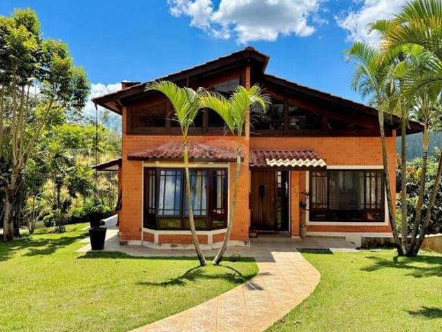 Excelente casa térrea com ares de pousada mobiliada