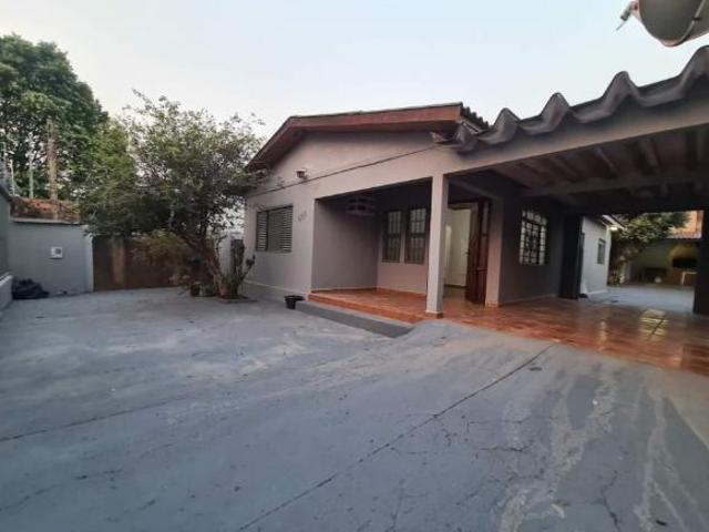 Excelente casa térrea com quintal amplo para relaxar, cultivar e viver!