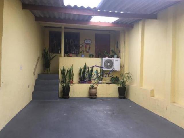 Excelente casa terrea com salão comercial ao lado