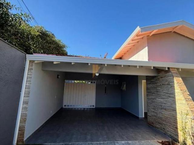 Excelente casa térrea com 04 quartos e piscina bairro Mediterrâneo