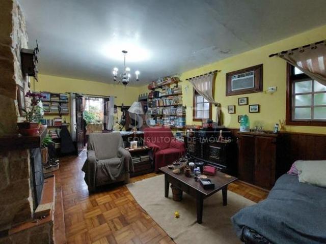 Excelente Casa Térrea Com 03 Dormitórios Sendo 02 Suítes