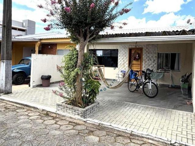 Excelente casa térrea com 03 quartos/01 Suíte em Cond Fechado no Uberaba
