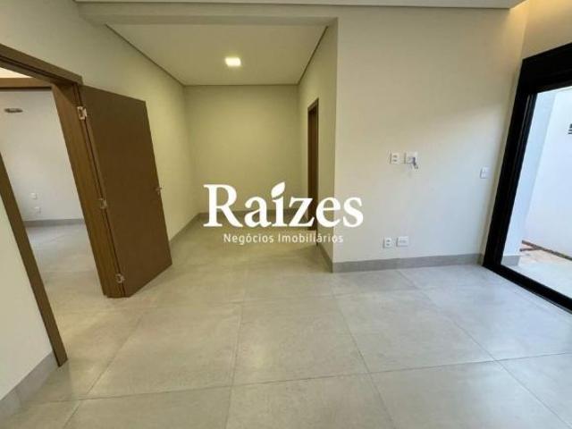 Excelente casa térrea com 3 suítes em condomínio fechado na Zona Sul