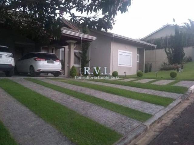 Excelente casa térrea à venda em condomínio fechado em Atibaia SP