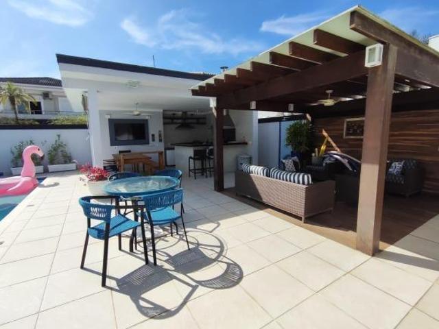 Excelente Casa Térrea á venda no Jardim Acapulco no Guarujá | QVista Inteligê.