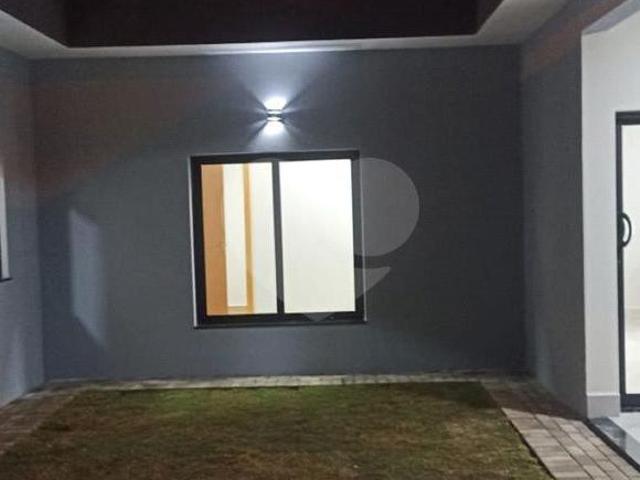 EXCELENTE Casa térrea, de ESQUINA, localização privilegiada no condomínio, venha conhecer!