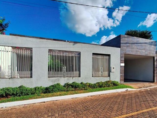 Excelente casa térrea em condomínio fechado, localizada na Rua 3, próximo a EPTG