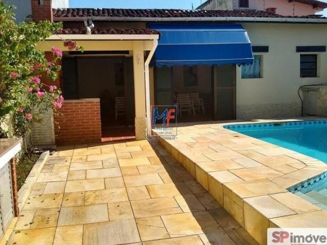 Casa térrea em Itanhaém/SP, com 240m² de área construída, 3 dormitórios 1 suíte, 3 salas, cozinha