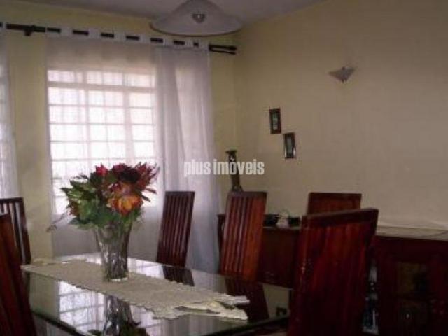 EXCELENTE CASA TÉRREA EM ÓTIMA LOCALIZAÇÃO COM FÁCIL SCESSO A IMIGRANTES