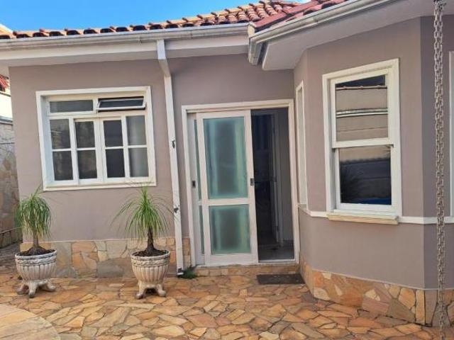 Excelente Casa Térrea Espaçosa com Spa Privativo – 280m² de Área Construída