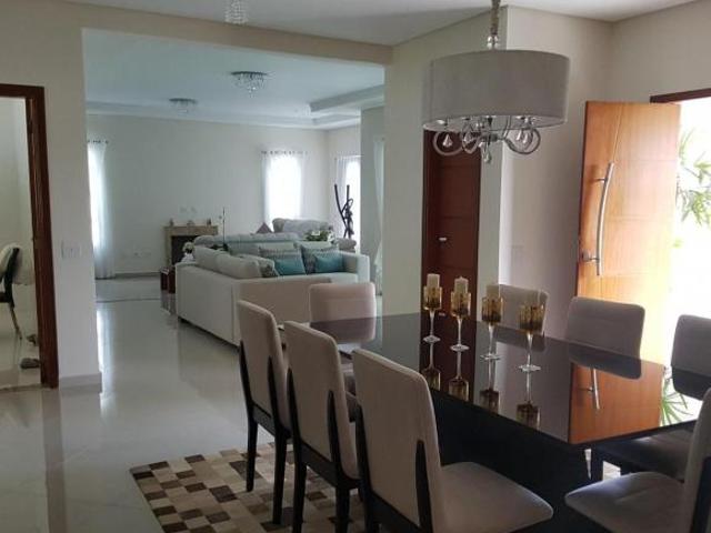 Excelente Casa Térrea, Fino acabamento, Ampla e bem localizada! Lindíssima vista! Estuda Permuta!