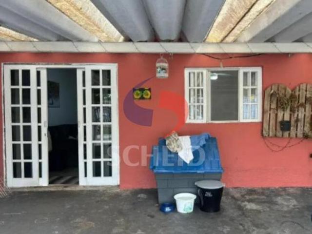 Excelente casa térrea localizada na região de interlagos, em rua tranquila e bem referenciada