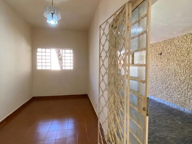 Excelente casa térrea no bairro Jardim Maria Augusta, localizada no centro de Taubaté