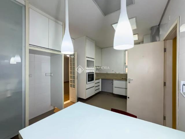 Excelente casa térrea para fins comerciais ou residenciais, no Bairro Osvaldo Cruz/SCS