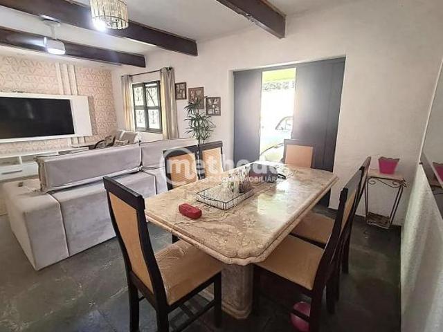Excelente casa térrea residencial/ comercial com 4 dormitórios e 4 banheiros, no Parque Industrial