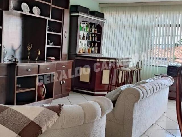 EXCELENTE CASA, TIPO SOBRADO COM ÓTIMA LOCALIZAÇÃO A VENDA NA CASA VERDE, PODE SER UTILIZADO TAMBÉM