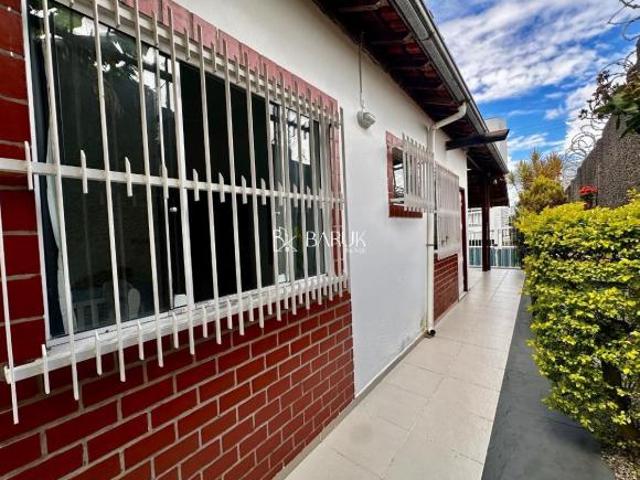 Excelente casa totalmente linear no bairro São Pedro