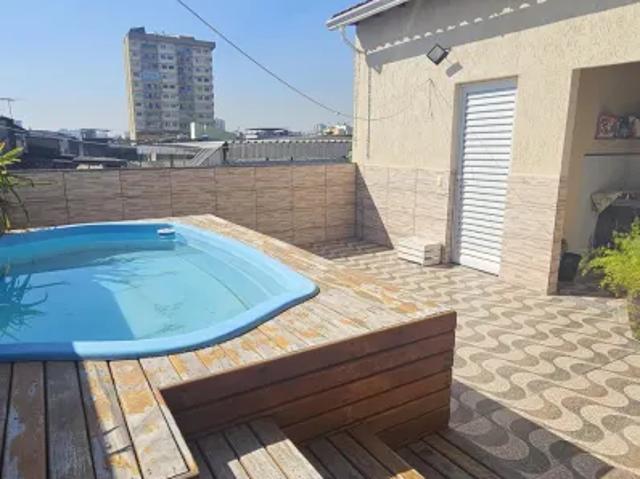 Excelente casa triplex com 138m2 de área construida com 3qtos sendo 1 suíte Centro Nilópolis/Rj