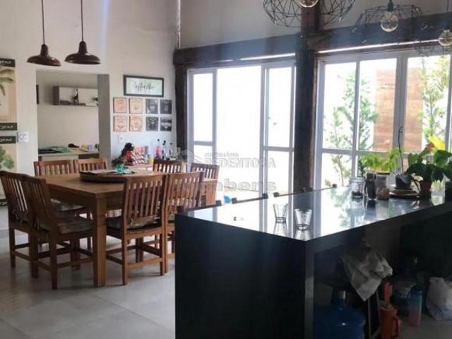 Excelente Casa a venda na Vila Ercilia com 04 quartos