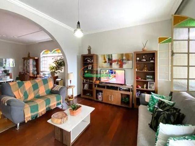Excelente casa à venda no bairro Fernão Dias, Belo Horizonte!
