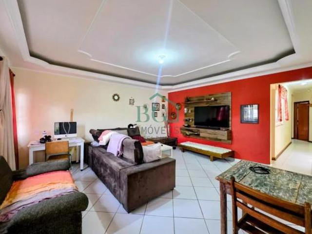 Excelente casa á venda no bairro Jardim Azaleias em Poços de Caldas MG