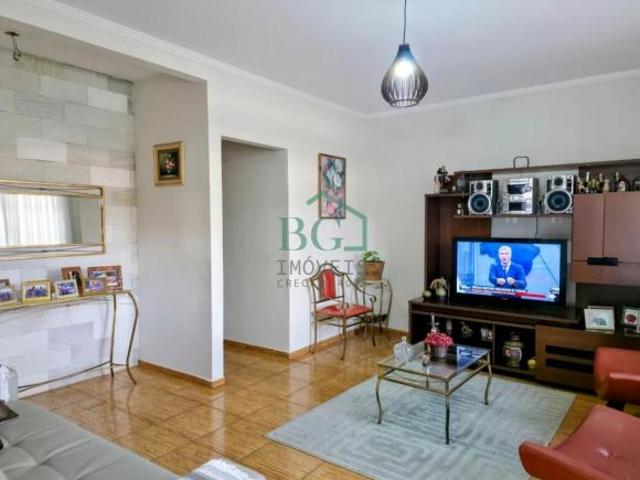Excelente casa á venda no bairro Parque São Sebastião em Poços de Caldas MG