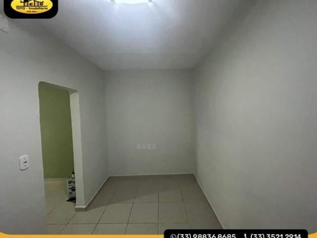 Excelente casa a venda no Centro com 3 quartos,sala, cozinha conjugada com copa, despensa, banheiro