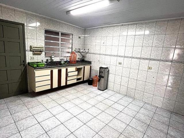 EXCELENTE CASA À VENDA NO JD. MARINGÁ, TERRENO DE 298,25 M² COM 3 QUARTOS, EDÍCULA, VAGAS E VARANDA