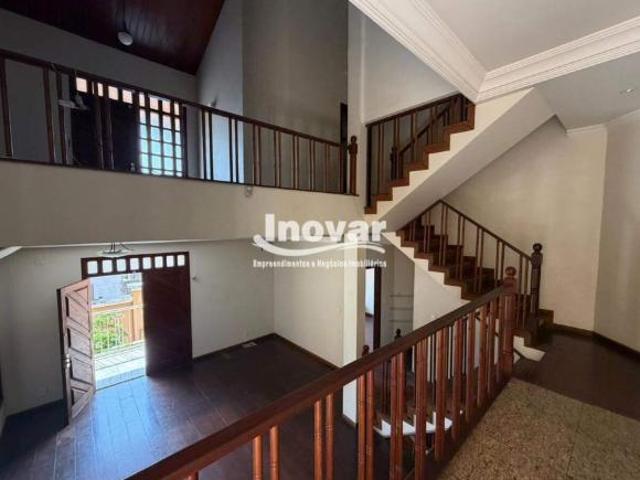 Excelente Casa à Venda no Palmares 414m² 6 Quartos, sendo 2 Suítes, DCE, piscina, 4 Vagas, quase esq