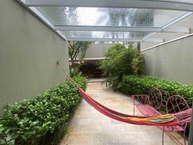 Excelente casa a venda ao lado do Parque Ibirapuera na melhor área!