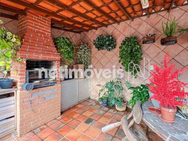 Excelente Casa à Venda com 05 Quartos no Castelo!