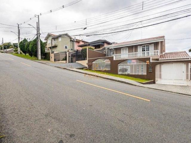EXCELENTE CASA À VENDA COM 3 DORMITÓRIOS 1 SUÍTE E 5 VAGAS AMPLO ESPAÇO