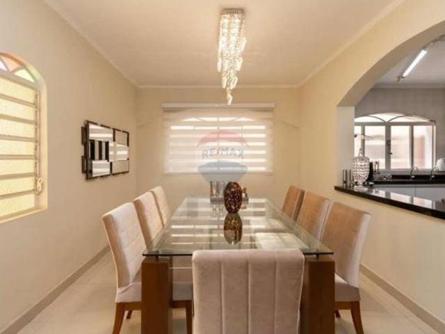 Excelente Casa à venda com 3 suítes, 4 vagas de garagem, salão de festas e área gourmet por R$1460.0