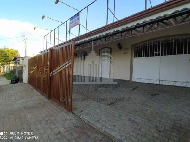 Excelente casa à venda com localização privilegiada!