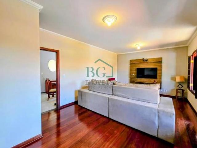Excelente casa á venda de 210 m² no bairro Jardim Centenário em Poços de Caldas MG