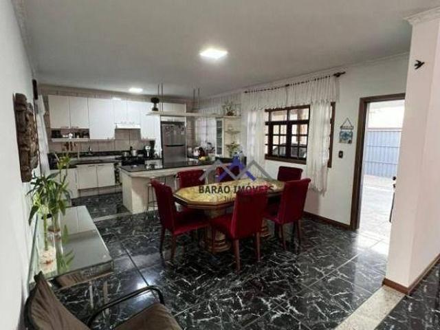 Excelente casa à venda em bairro tradicional e tranquilo de Jundiaí/SP