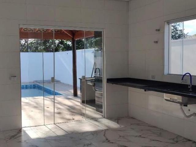 Excelente casa a venda em Boituva, sendo sala/cozinha conjugada, quatro dormitórios sendo suites, co