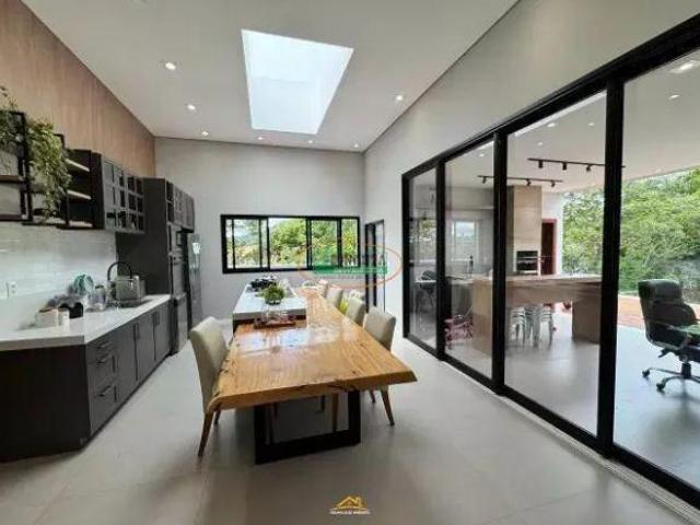 Excelente casa à venda em condomínio em Betim!